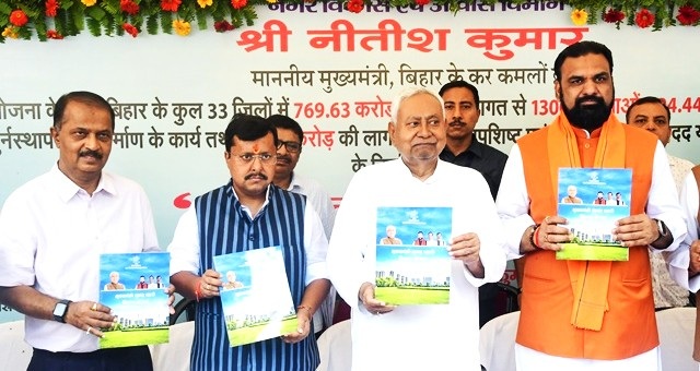 Nitish Kumar lays foundation stone for 1,300 urban development projects ...